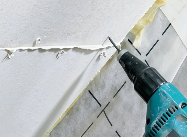 Dachschrägen verkleiden – Schritt für Schritt Anleitung