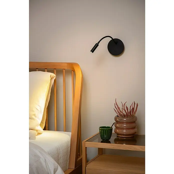 Nachttischlampe An Der Wand